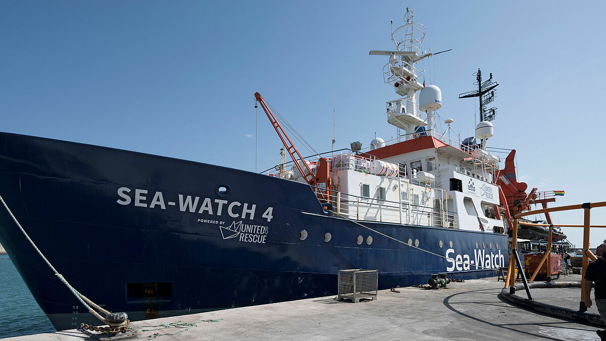 "Wir schicken ein Schiff" - "Sea-Watch 4" vor der ersten Mission ...