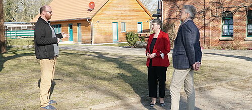 Landesbischöfin Kristina Kühnbaum-Schmidt besucht geflüchtete Mütter ...