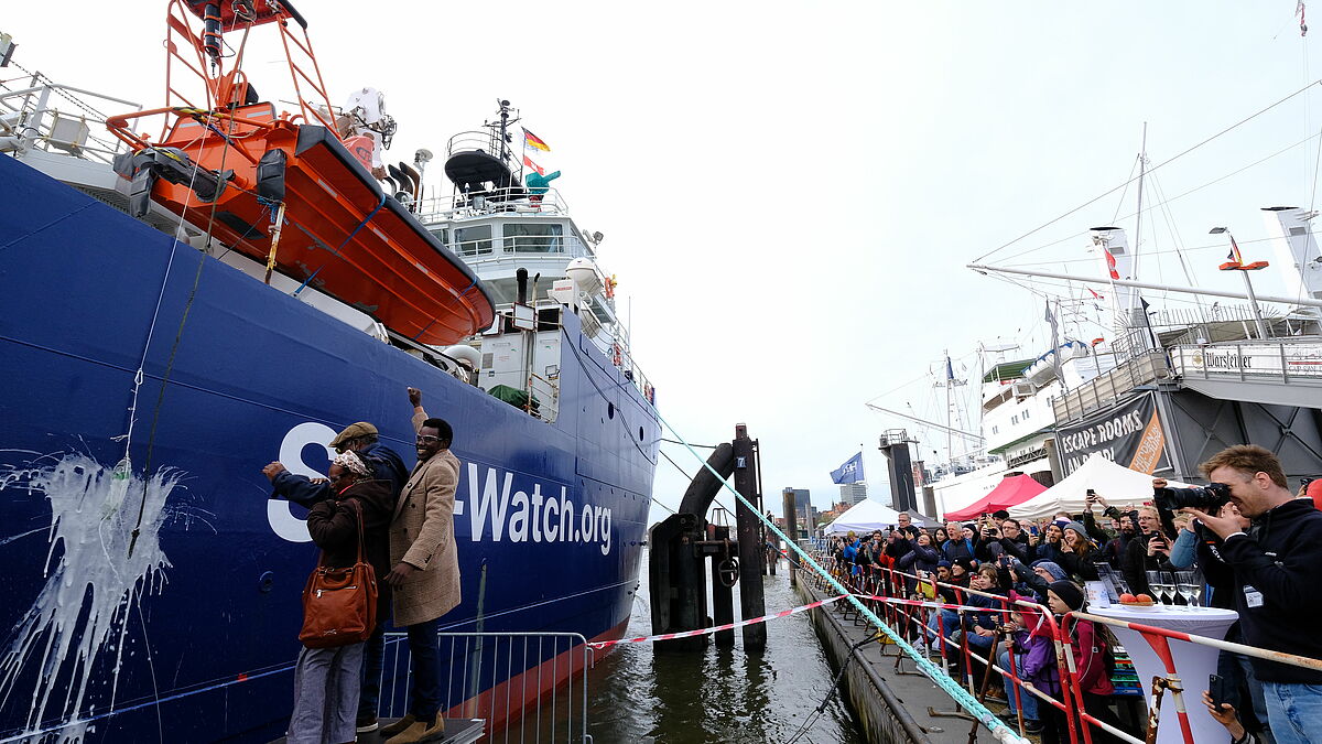 Seenotrettung: "Sea-Watch 5" in Hamburg getauft - nordkirche.de
