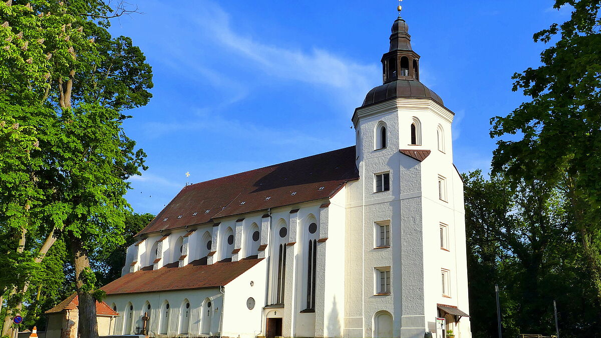 Nach 40 Jahren: Flügelaltar ist frisch vergoldet nach Mirow ...